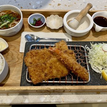 SAKU - Updated September 2024 - 940 Photos & 445 Reviews - 1588 Robson ...