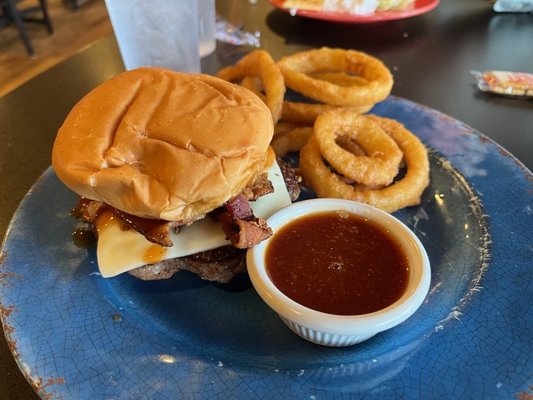 THE EATIN’ TABLE - Updated October 2025 - 18 Photos - 1272 Gamaliel Rd ...