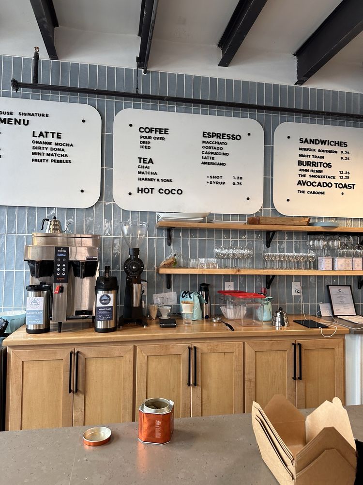 FR8 HOUSE - Updated July 2025 - 59 Photos & 18 Reviews - 2330 Bowdens ...