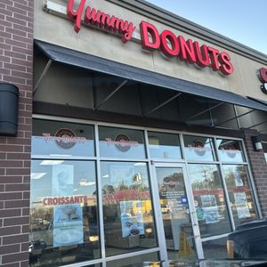 BEIGNETS & BREW - Updated November 2025 - 13 Photos - 1510 Rebsamen ...