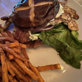 PUB W - Updated November 2025 - 256 Photos & 263 Reviews - 10740 South ...