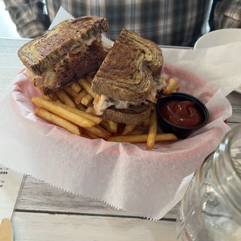 RED DIAMOND GASTRO PUB - Updated July 2025 - 114 Photos & 164 Reviews ...