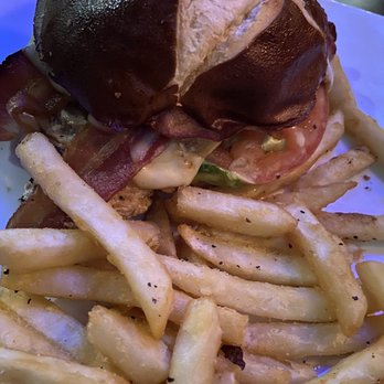 PUB W - Updated July 2024 - 141 Photos & 164 Reviews - 2452 E 2nd St ...