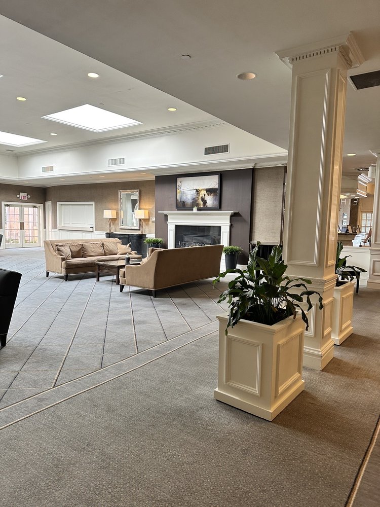 ETHAN ALLEN HOTEL - Updated January 2026 - 18 Photos - 21 Lake Ave Ext ...