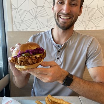 PRETTY BIRD HOT CHICKEN - SUGARHOUSE - Updated August 2025 - 312 Photos ...