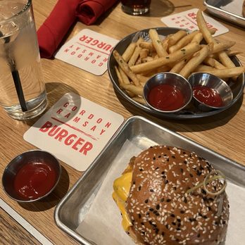 GORDON RAMSAY BURGER - Updated January 2025 - 1146 Photos & 704 Reviews ...