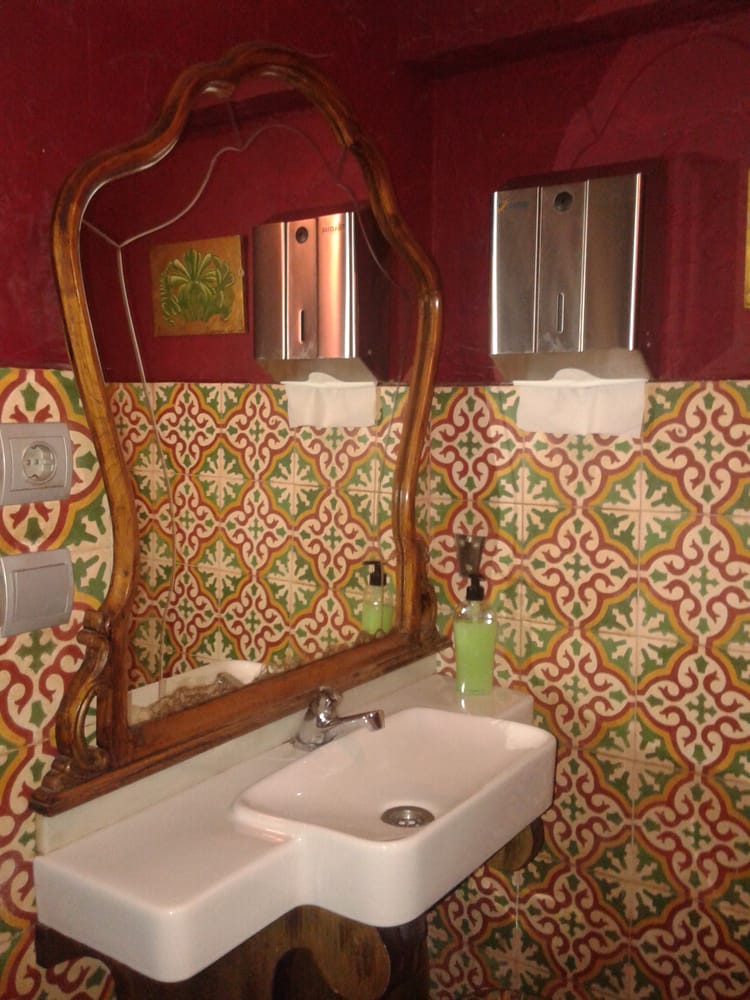 LA BATA DE GUATA - Rúa General Mosquera Palleiro, 2, Arteixo, A Coruña ...