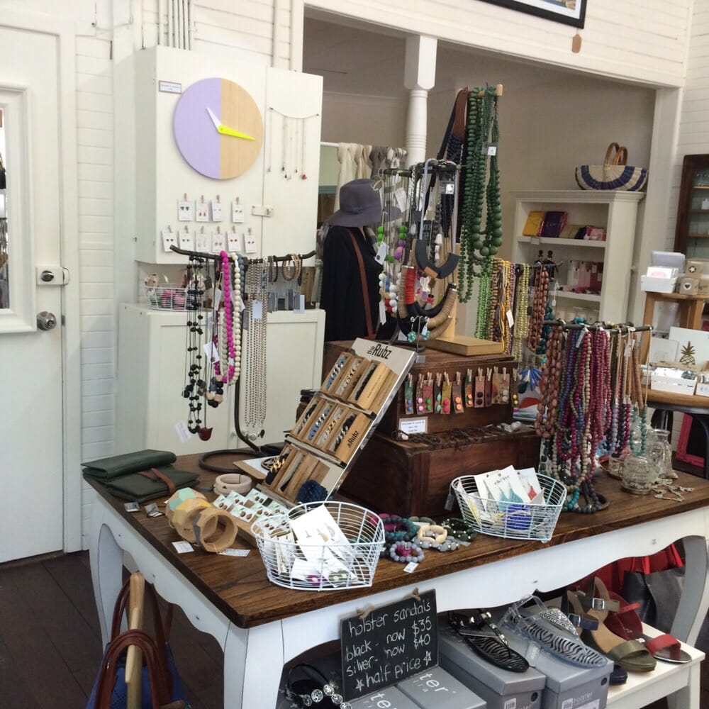 DAISY & ROWE - Updated August 2025 - 10 Photos - 188 Whatley Crescent ...