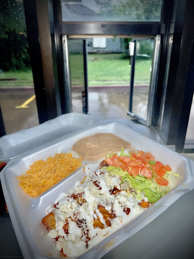 EL CHATON - Updated October 2025 - 11 Photos - 2310 Holliday Rd ...