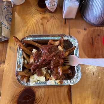 POUTINEVILLE - Updated January 2026 - 677 Photos & 648 Reviews - 1365 ...