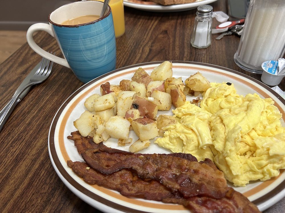 JOLLY ROGER’S DINER - Updated August 2025 - 33 Reviews - 249 W Main St, Northborough ...