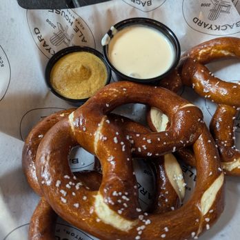 BACKYARD ALE HOUSE - Updated December 2025 - 328 Photos & 367 Reviews ...