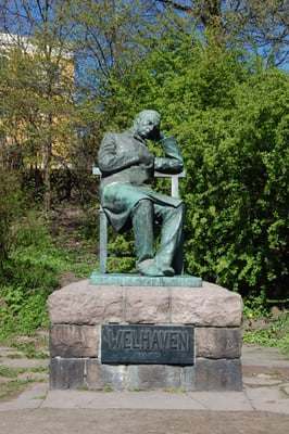 STATUE: JOHAN SEBASTIAN WELHAVEN - Updated June 2024 - hjørnet mellom ...