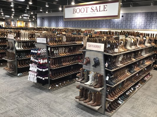 BOOT BARN - Updated March 2025 - 19 Photos & 12 Reviews - 2501 W Happy ...