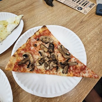 PIE LIFE PIZZERIA - Updated September 2025 - 54 Photos & 43 Reviews ...