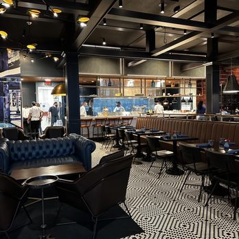 OLIN BAR & KITCHEN - 422 Photos & 209 Reviews - 25 E Grand River Ave ...