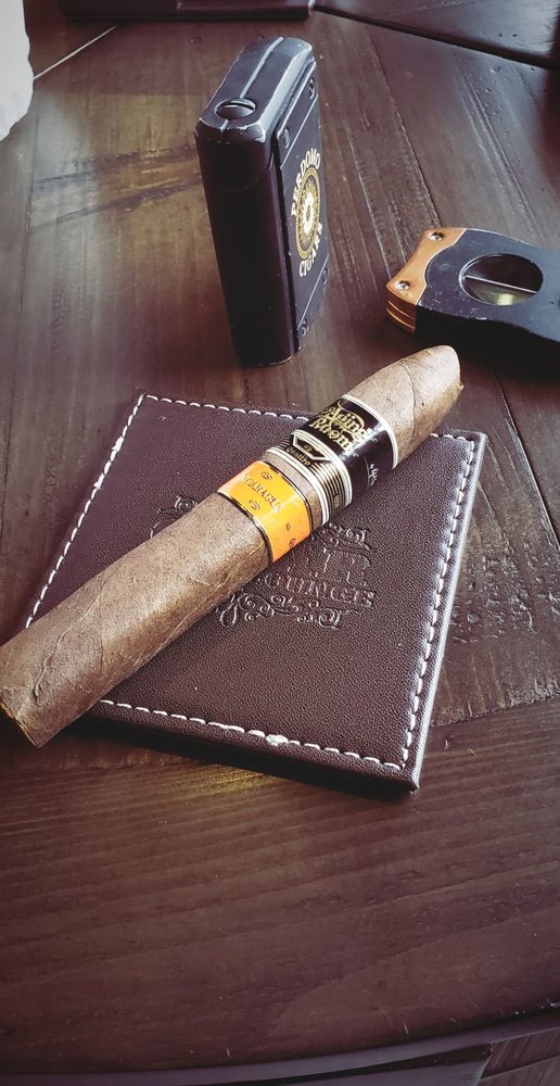 MC CIGAR SHOP AND LOUNGE - Updated July 2024 - 20 Photos - 3331 Lithia ...