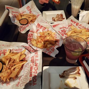 RED ROBIN GOURMET BURGERS AND BREWS - Updated January 2026 - 289 Photos ...