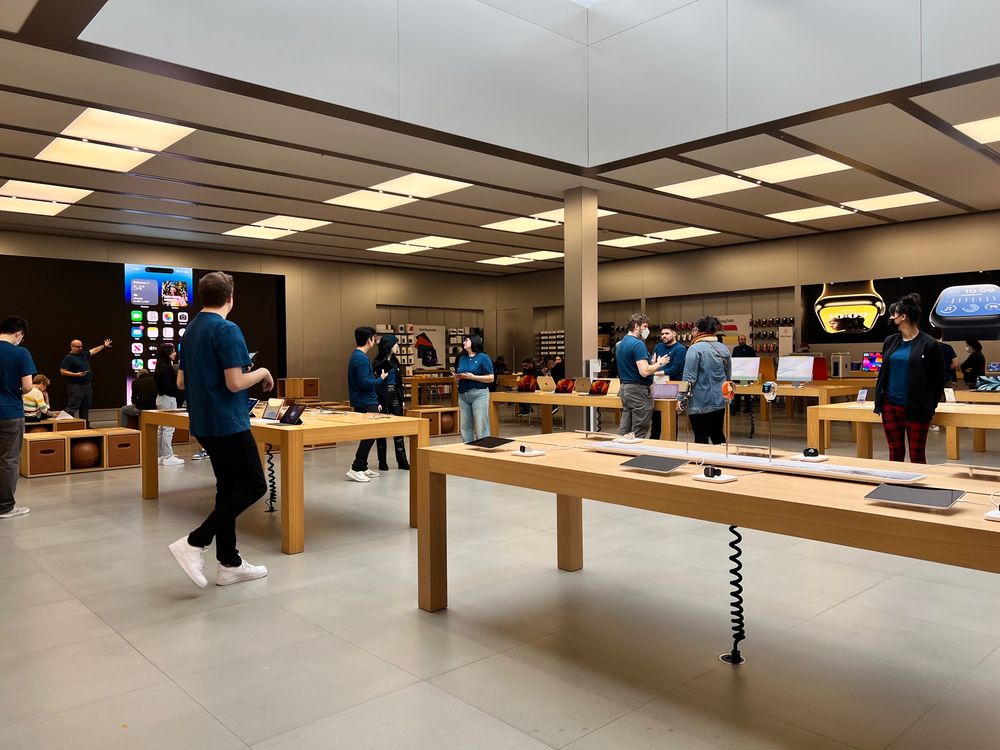 APPLE BELLEVUE SQUARE - Updated July 2025 - 91 Photos & 513 Reviews ...