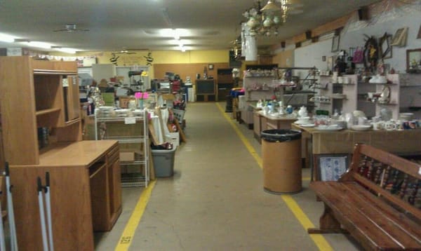 BUSY BEA FLEA MALL - Updated October 2025 - 37908 W Red Arrow Hwy, Paw ...