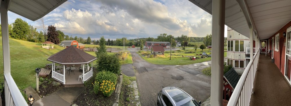 RED BARN VILLAGE BED & BREAKFAST - Updated January 2026 - 26 Photos ...