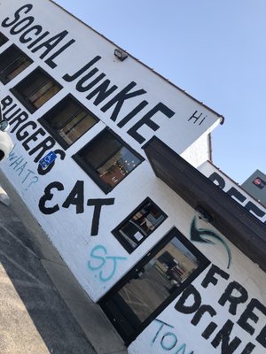 SOCIAL JUNKIE - Updated July 2025 - 33 Photos & 23 Reviews - 3848 N ...