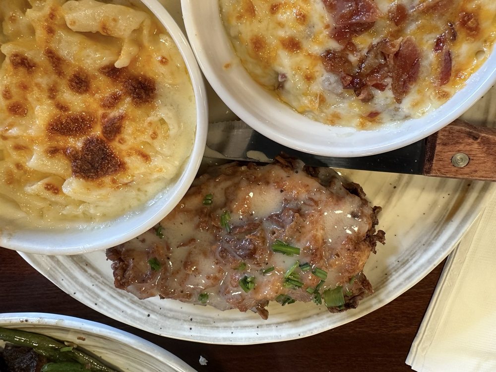 THE DISTRICT KITCHEN AND SALOON - Updated December 2024 - 14 Photos ...