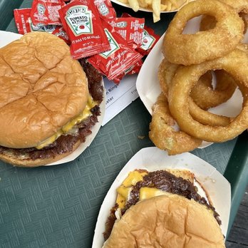 THE FRIENDLY TAVERN - Updated August 2024 - 579 Photos & 502 Reviews ...