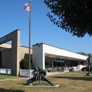 MIDDLE COUNTRY PUBLIC LIBRARY - Updated September 2025 - 27 Photos & 20 ...