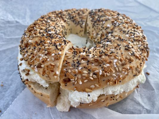 BETWEEN ROUNDS BAGEL DELI & BAKERY - Updated September 2024 - 100 ...