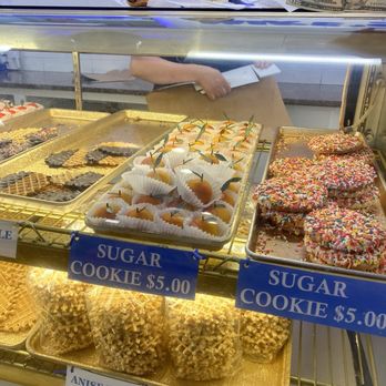 MIKE’S PASTRY - Updated August 2024 - 7740 Photos & 9027 Reviews - 300 ...