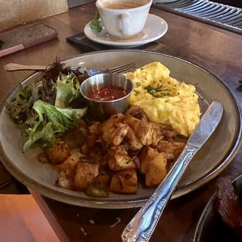 BEA - Updated May 2025 - 2709 Photos & 3072 Reviews - 403 W 43rd St ...