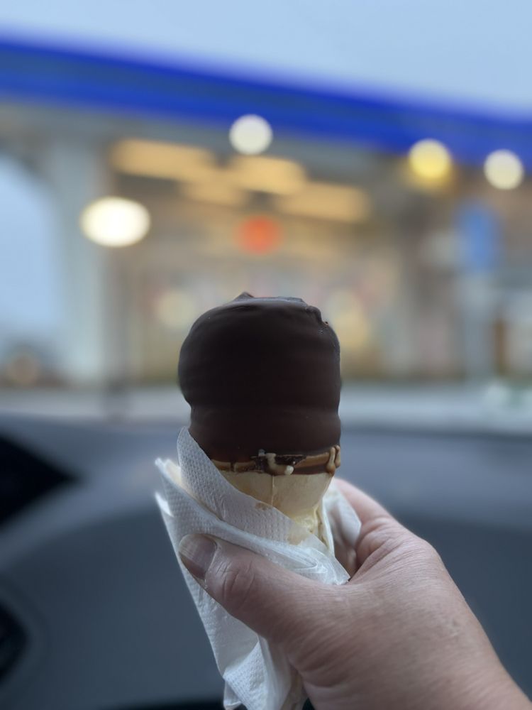 FOSTERS FREEZE - Updated January 2026 - 48 Photos & 45 Reviews - 105 E ...