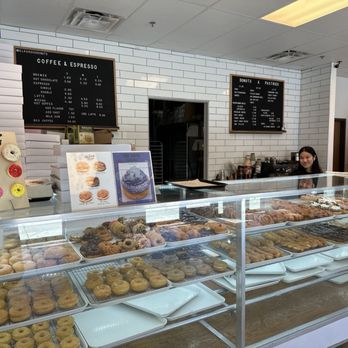 ELK GROVE DONUTS - Updated September 2024 - 607 Photos & 294 Reviews ...