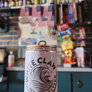 GOLDEN TEE COCKTAIL LOUNGE - Updated June 2025 - 41 Photos & 92 Reviews ...