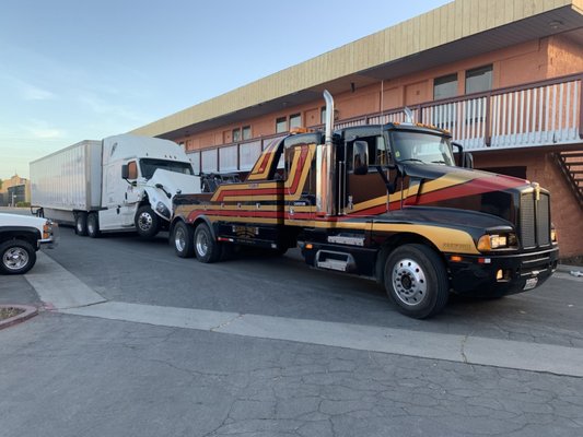 GOLDEN TOUCH AUTO BODY & TOWING - Updated September 2025 - 51 Photos ...