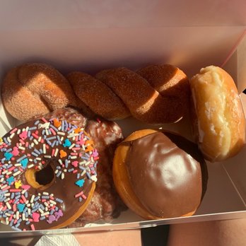 MASTER DONUTS - Updated October 2025 - 20 Photos & 18 Reviews - 320 ...