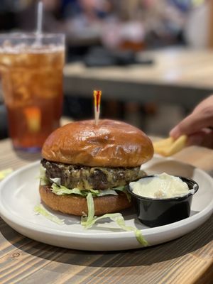 BARNYARD CRAFTHOUSE & EATERY - Updated October 2025 - 422 Photos & 463 ...