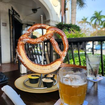 BIERGARTEN - Updated June 2025 - 675 Photos & 391 Reviews - 309 Via De ...