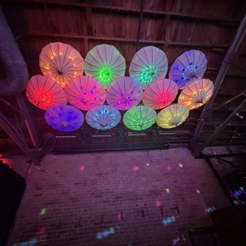 RAIN ON 4TH - Updated December 2025 - 92 Photos & 233 Reviews - 217 W ...