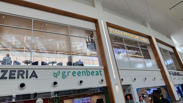 PLAZA PREMIUM LOUNGE ORLANDO - Updated October 2025 - 180 Photos & 60 Reviews - One Jeff Fuqua ...