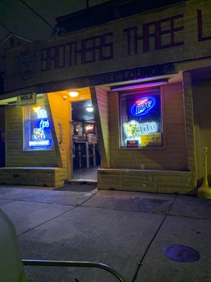 BROTHERS III LOUNGE - Updated July 2025 - 46 Photos & 57 Reviews - 4520 ...