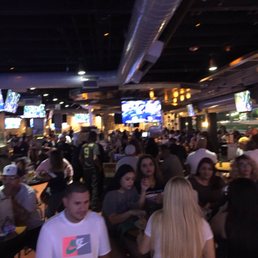 BOMBSHELLS RESTAURANT & BAR - Updated July 2025 - 268 Photos & 531 ...