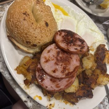 CHAR BROIL FAMILY RESTAURANT - Updated September 2025 - 145 Photos ...