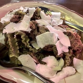 GIULIA - Updated December 2025 - 15 Photos - 61 York Street, Ottawa ...