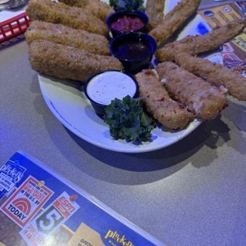 PLUCKERS WING BAR - BROOKS - Updated October 2025 - 82 Photos & 75 ...