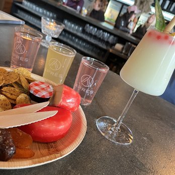 APRÈS - Updated July 2024 - 117 Photos & 40 Reviews - 148 Anderson St ...