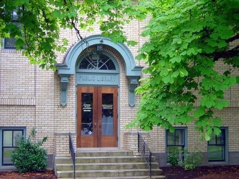 WOODBURN PUBLIC LIBRARY - Updated July 2025 - 280 Garfield St, Woodburn ...