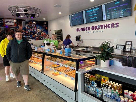 FUNNER BROTHERS DONUT COMPANY - 18 Photos - 2570 Hillsboro Ave N ...