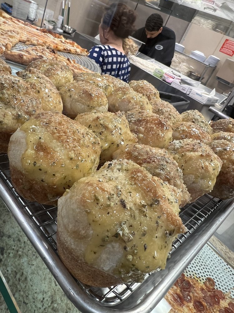 HICKORY STATION PIZZERIA & GRILL - Updated 2024 - 11 Photos & 42 ...